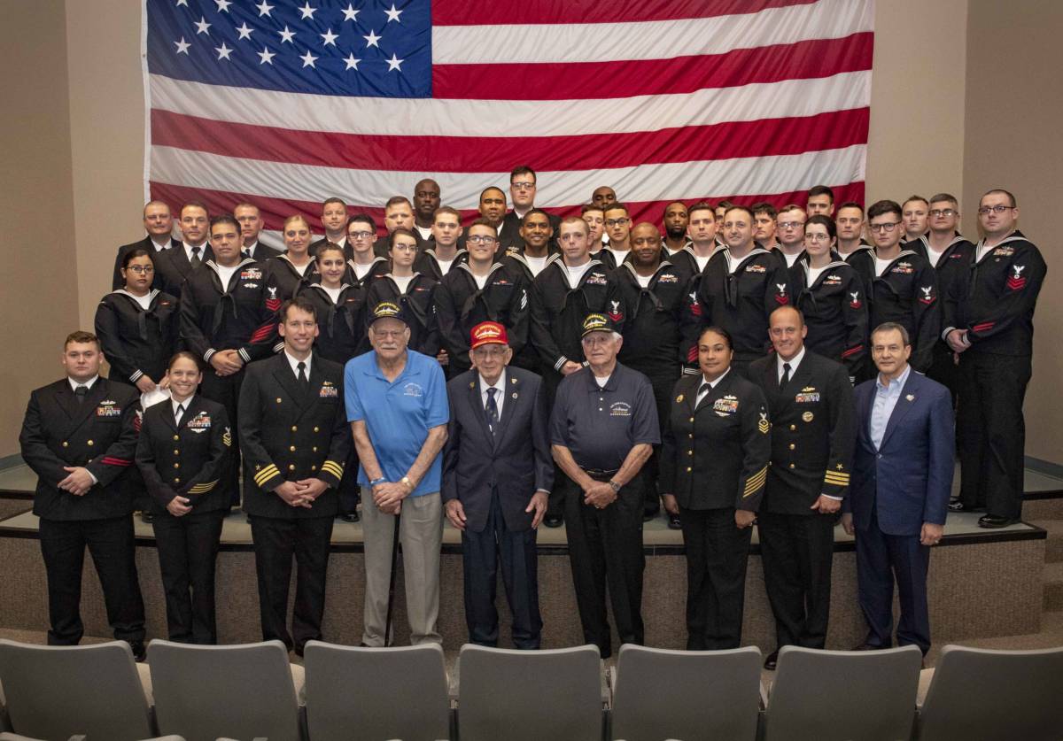 USS Indianapolis Survivors Met Crew of Namesake Ship, Viewed ...